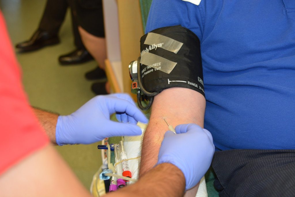 Capacítate para extraer muestras de sangre como flebotomísta
