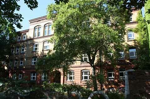 Conoce los 5 programas de diseño de moda sostenible